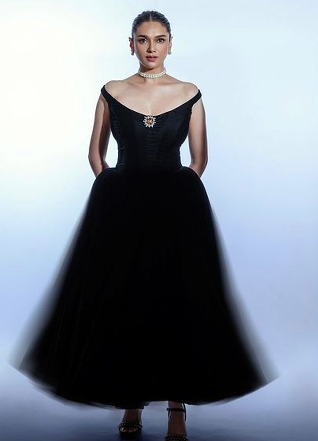 పెళ్లి తర్వాత మరింత గ్లామర్‌గా కనిపిస్తోన్న సిద్ధార్థ్ సతీమణి.. ఫోటోలు | Siddharth's wife adithi ...